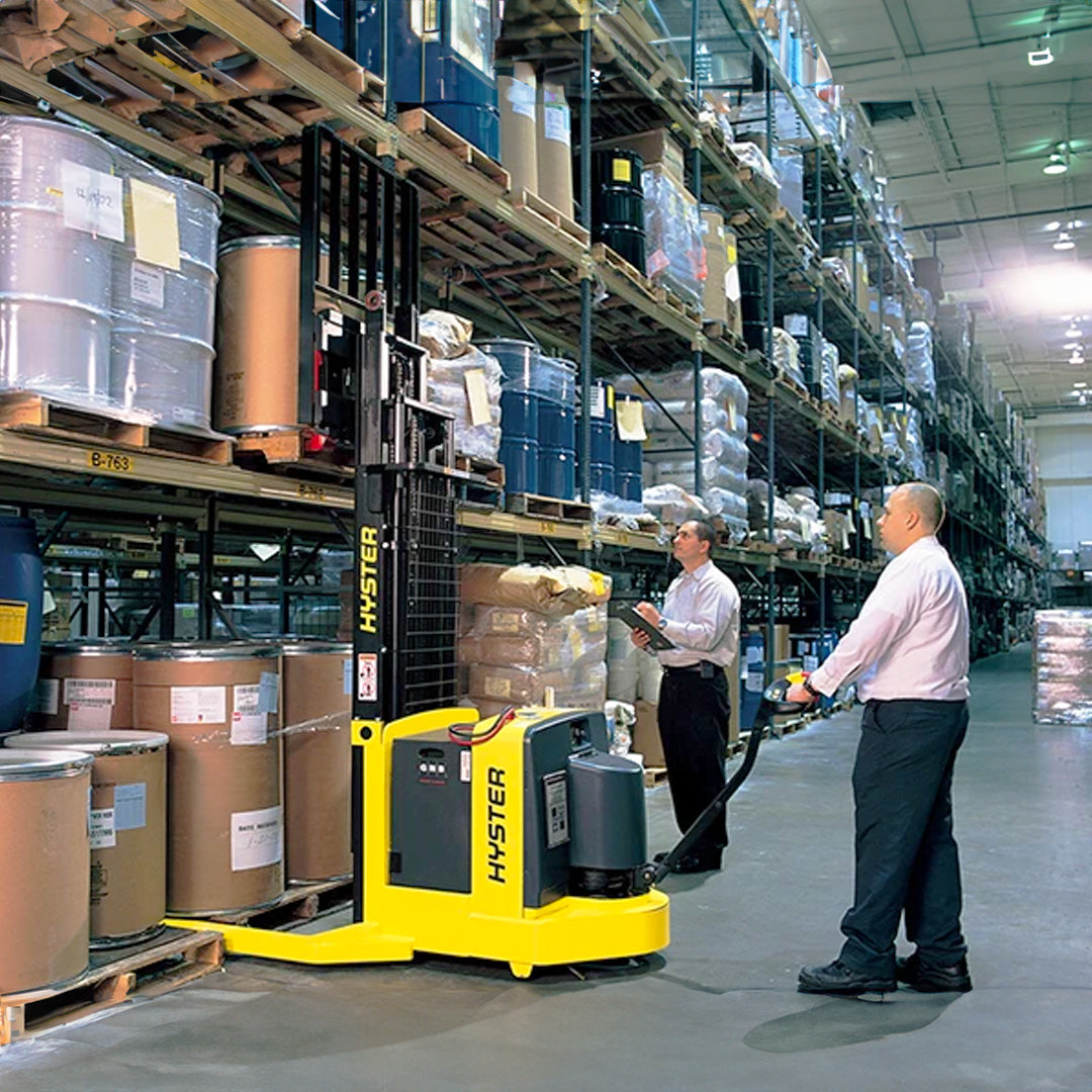 Straddle Stacker – ICON Hyster